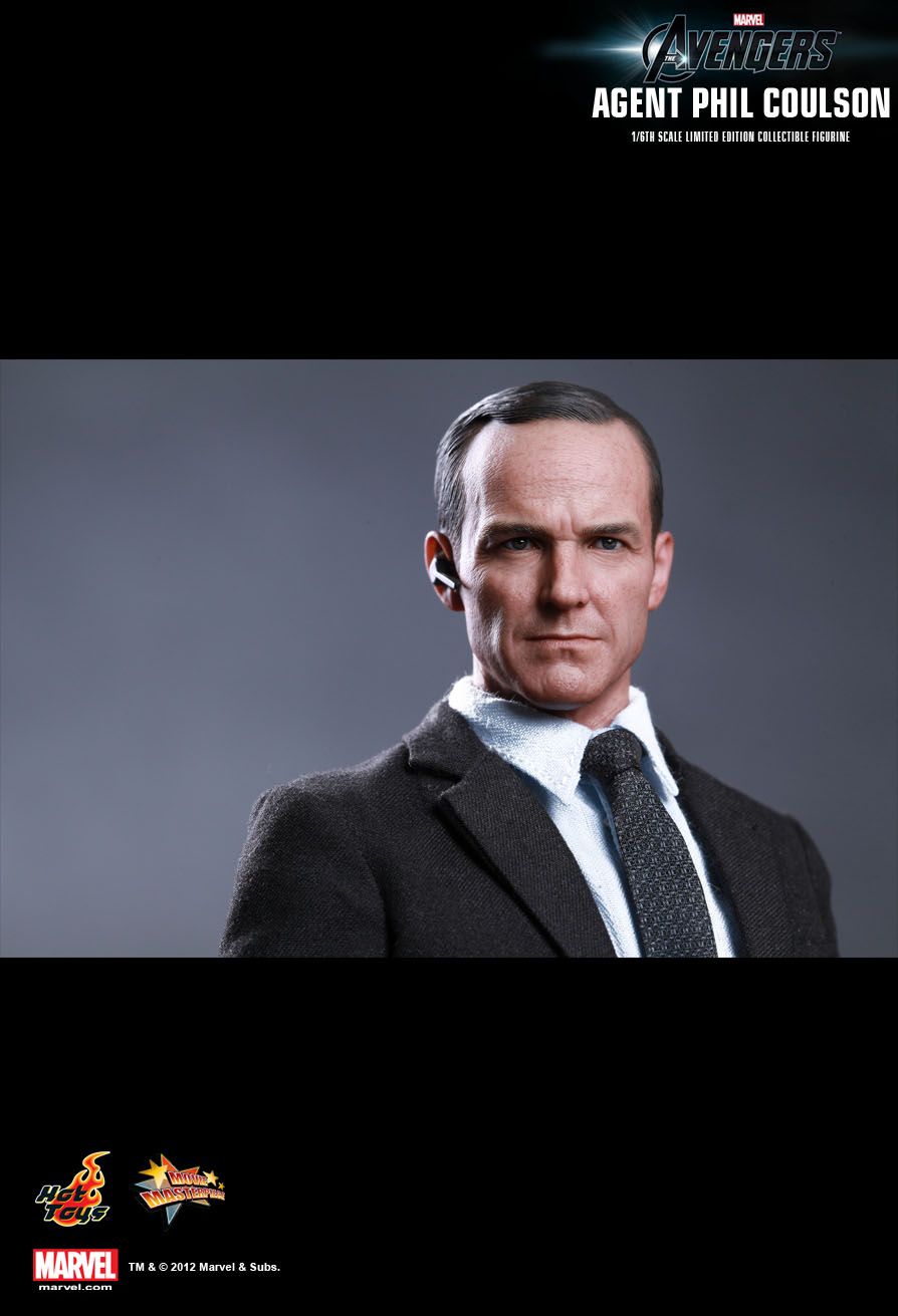 Hot Toys: MMS189 - The Avengers - Agent Phil Coulson