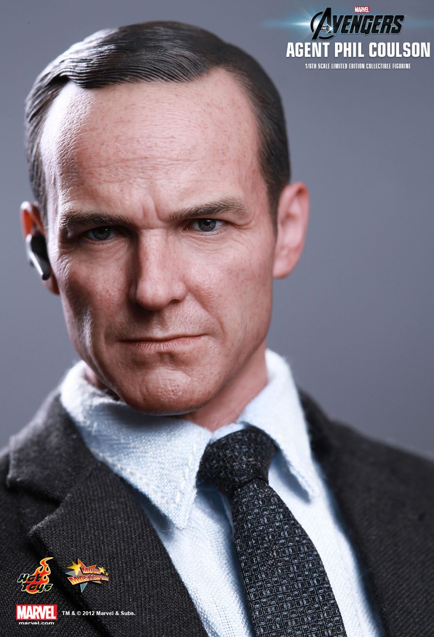 Hot Toys: MMS189 - The Avengers - Agent Phil Coulson
