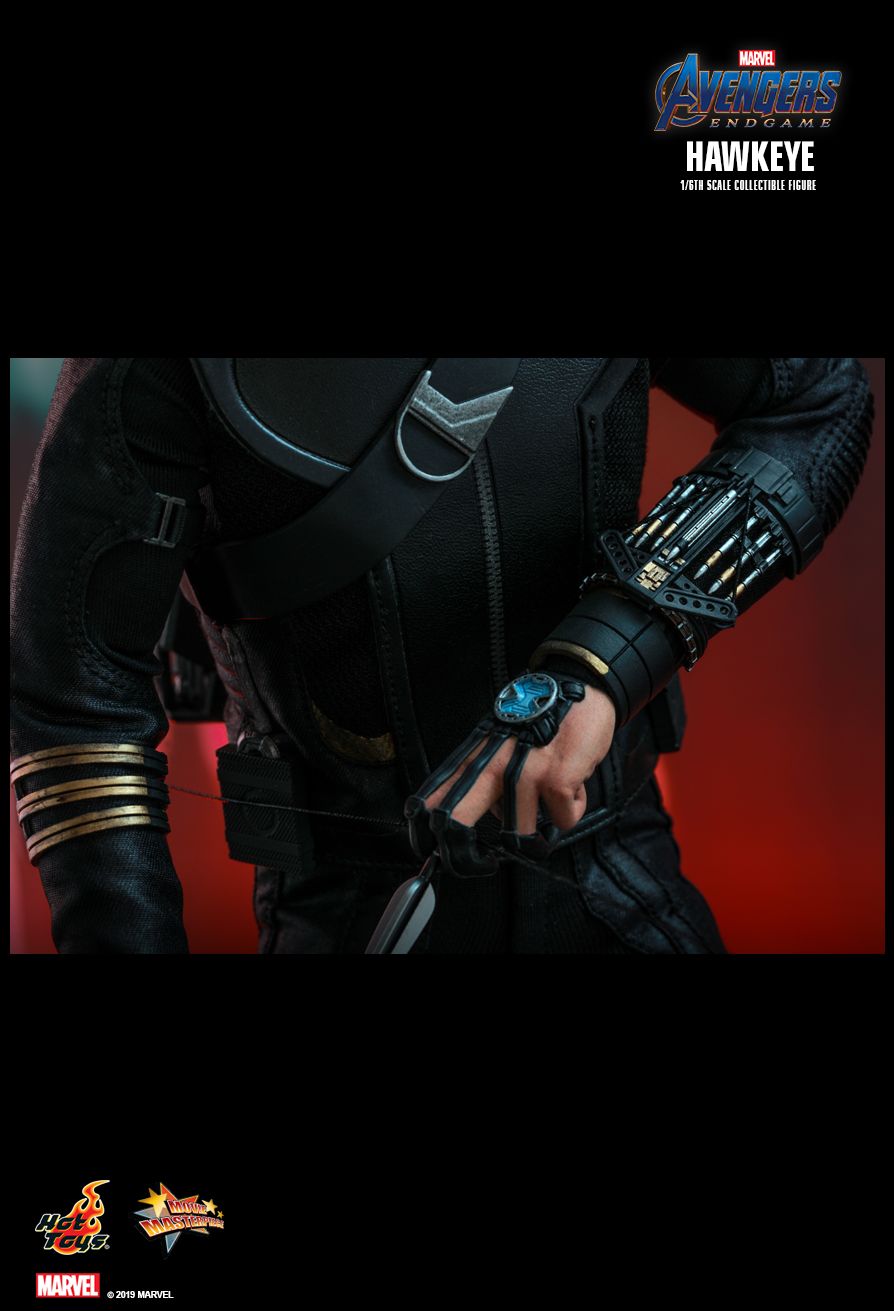 Hawkeye hourglass device on wrist spotted on latest HotToys : r ...